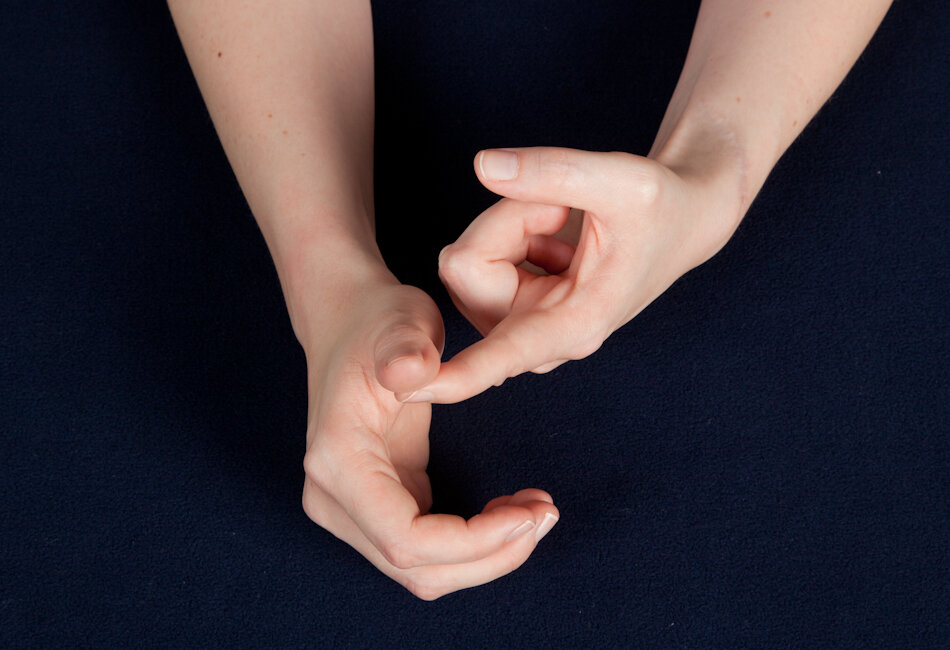 Genoptræning efter operation af tommelfingerens strækkesene